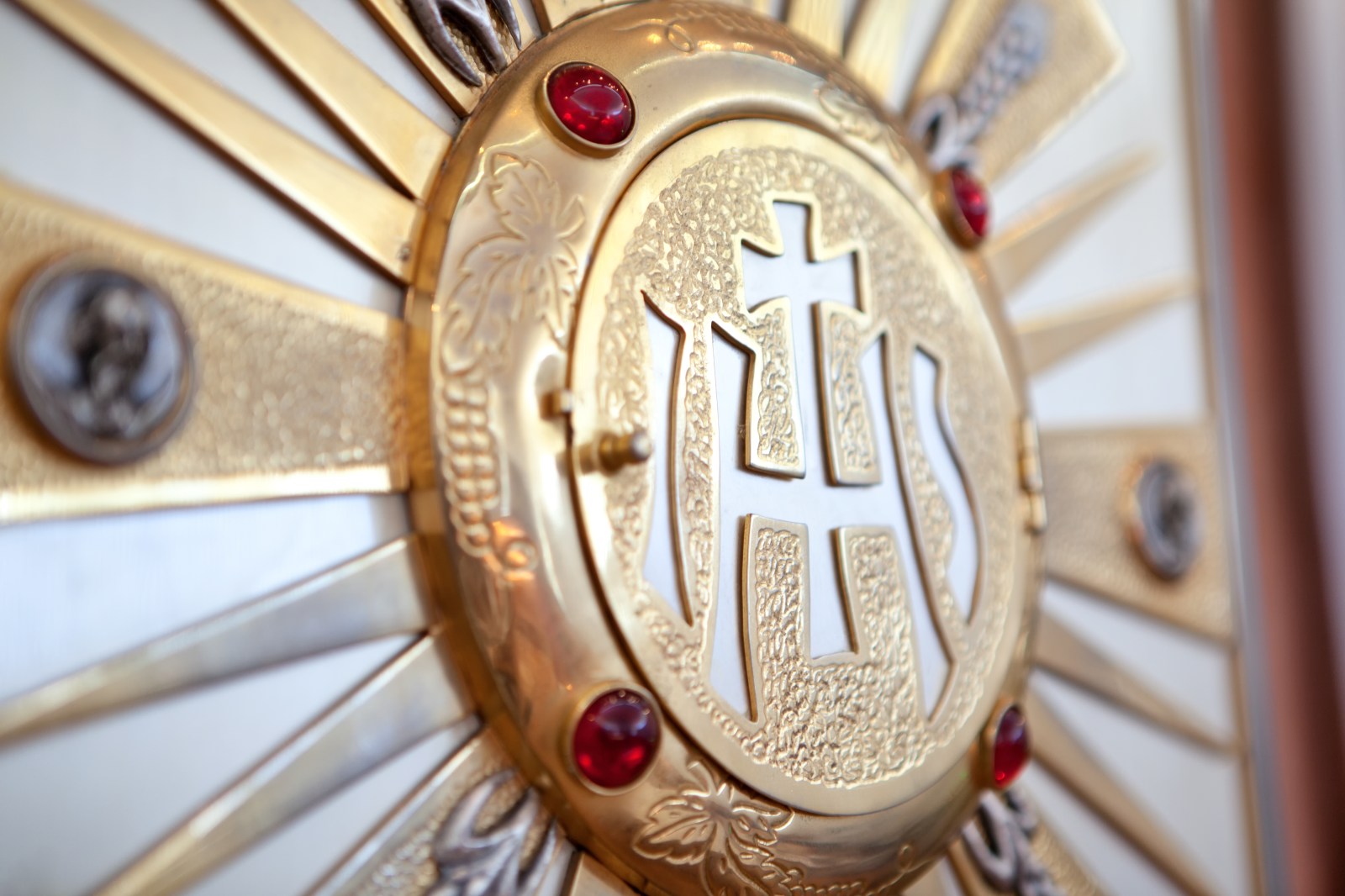 Você sabe o que significam JHS e IHS?