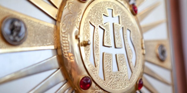 Jesus continua clamando: “Não me deixem sozinho nos sacrários”