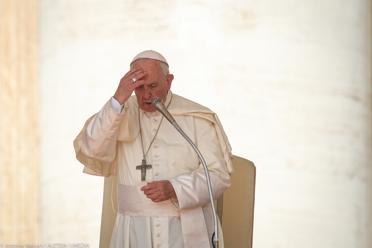 Papa doa cruz peitoral para Museu do Crucifixo na Itália – Notícias ...