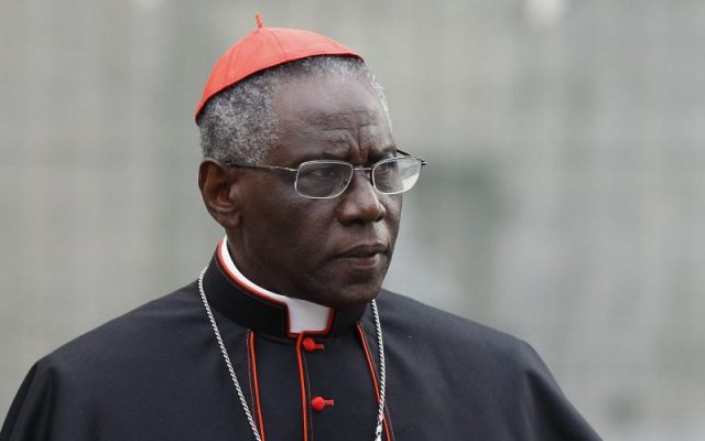 Cardeal Sarah: "Está na hora de a Igreja voltar ao que se espera dela ...