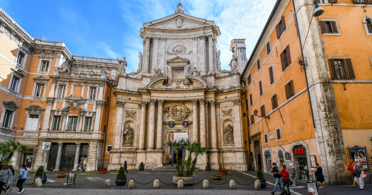 Igreja de São Marcelo no Corso e o Crucifixo milagroso