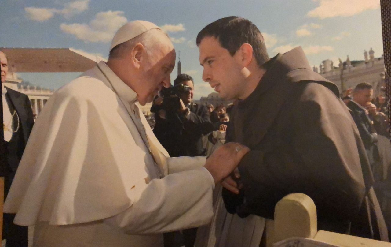 A bela amizade entre um jovem frade franciscano e o Papa Francisco