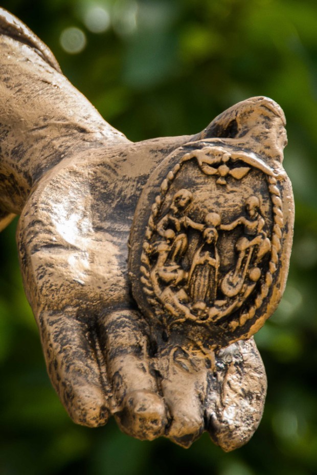 A história da imagem que deu origem a uma das maiores romarias do Brasil
