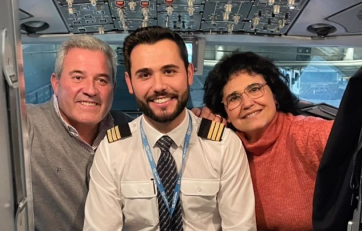 O primeiro voo de um jovem piloto com seus pais a bordo