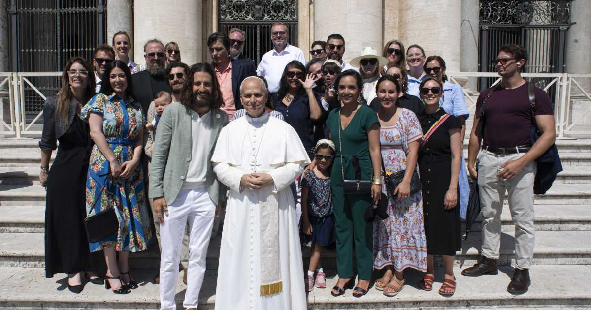 Selfie Sagrada: Jonathan Roumie encontra o Papa Leão XIV no Vaticano